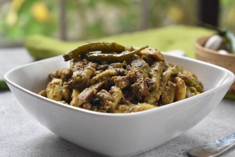 Taro Stolon Tangy Dry Curry…..Kochur Lotir Tok Korua – FOODIESTREASURE