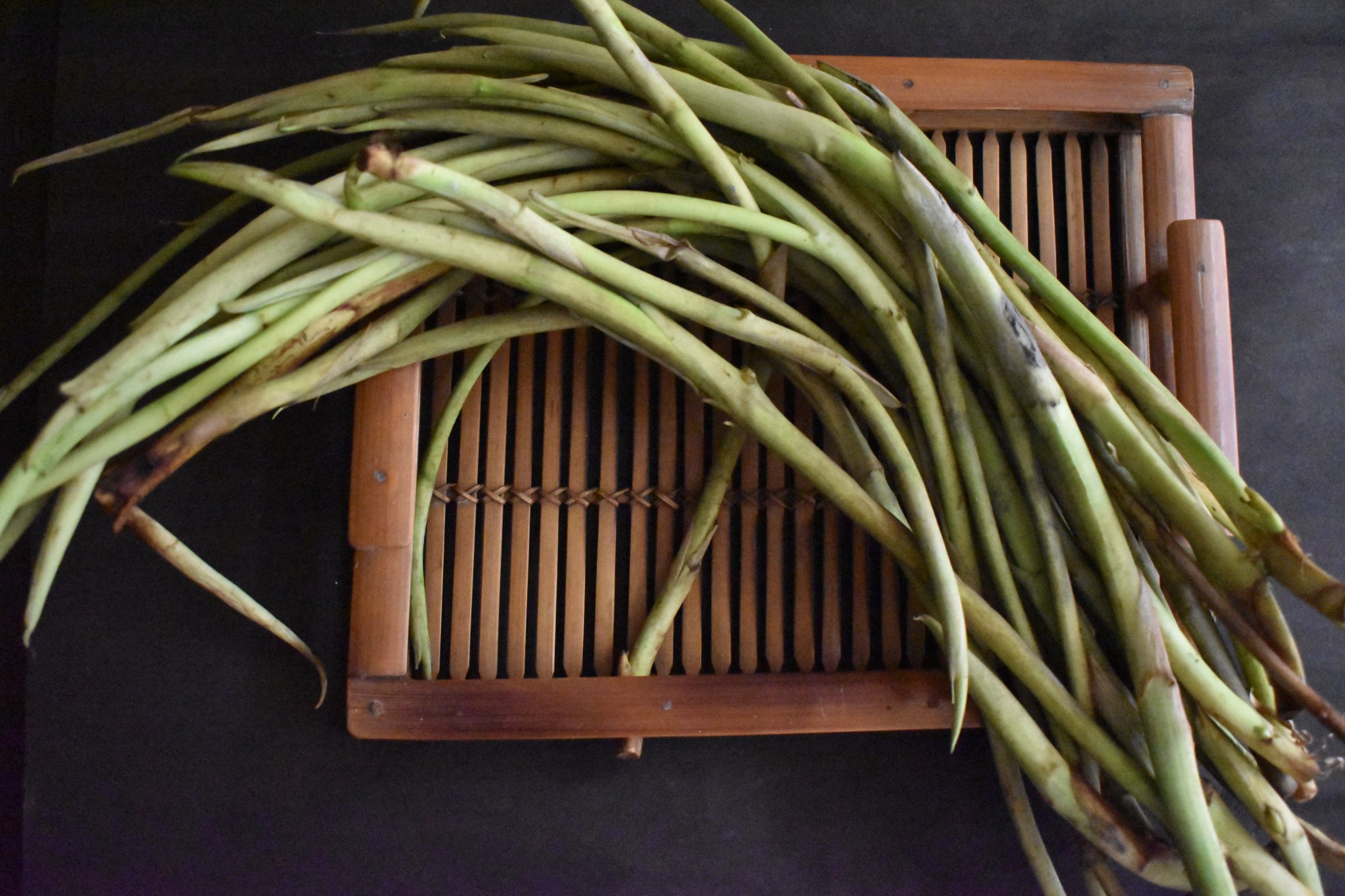 Taro Stolon Tangy Dry Curry…..Kochur Lotir Tok Korua – FOODIESTREASURE